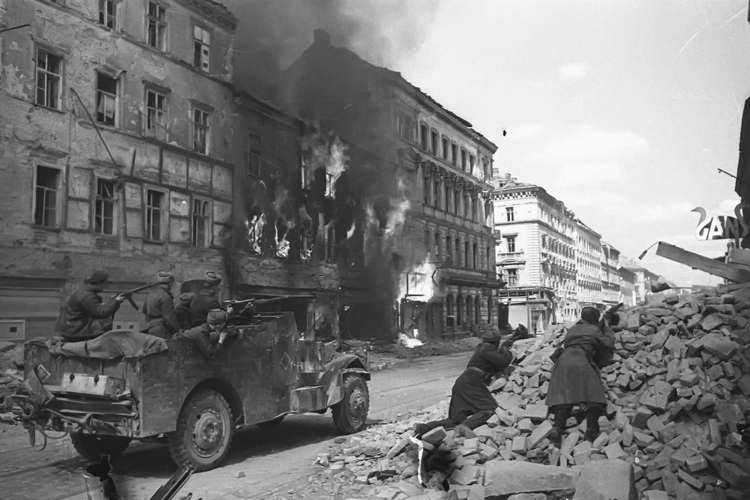 Siege of Budapest 1944 - WWII - Real History Online