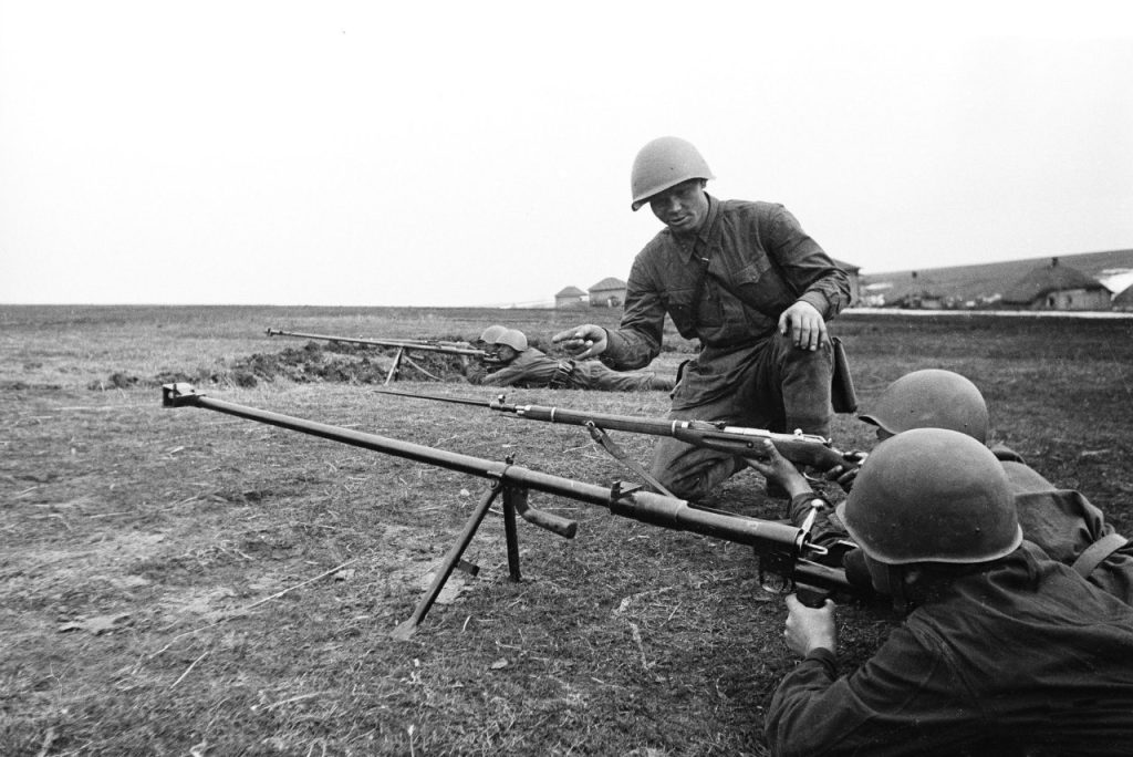 PTRD-41 Soviet WW2 Anti Tank Rifle - Real History Online